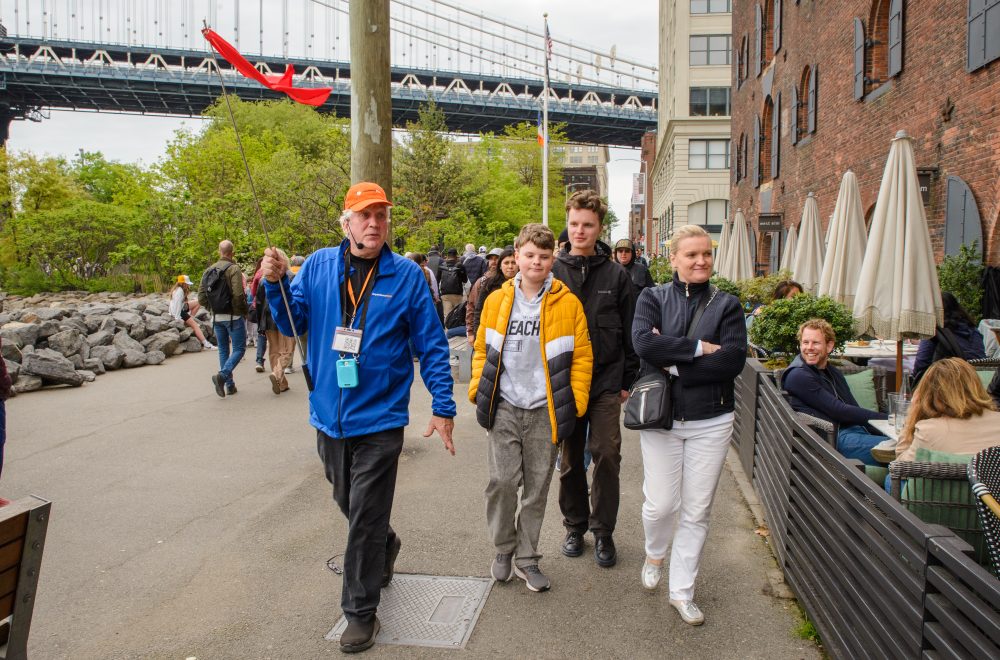 NYC Bus Tour of Brooklyn, Bronx, Queens in English – New York