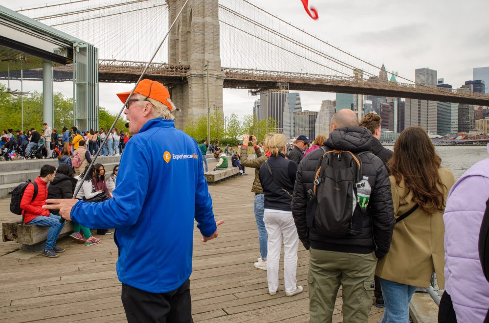 NYC Bus Tour of Brooklyn, Bronx, Queens in English – New York