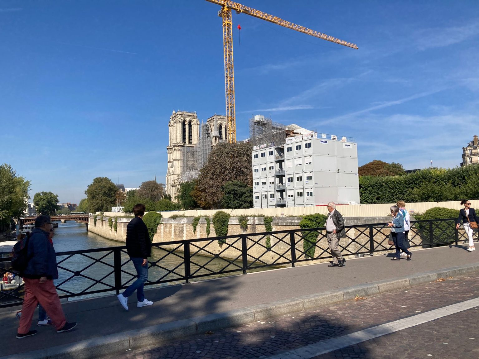 Notre Dame Outdoor Walking Tour With Crypt Entry – Paris