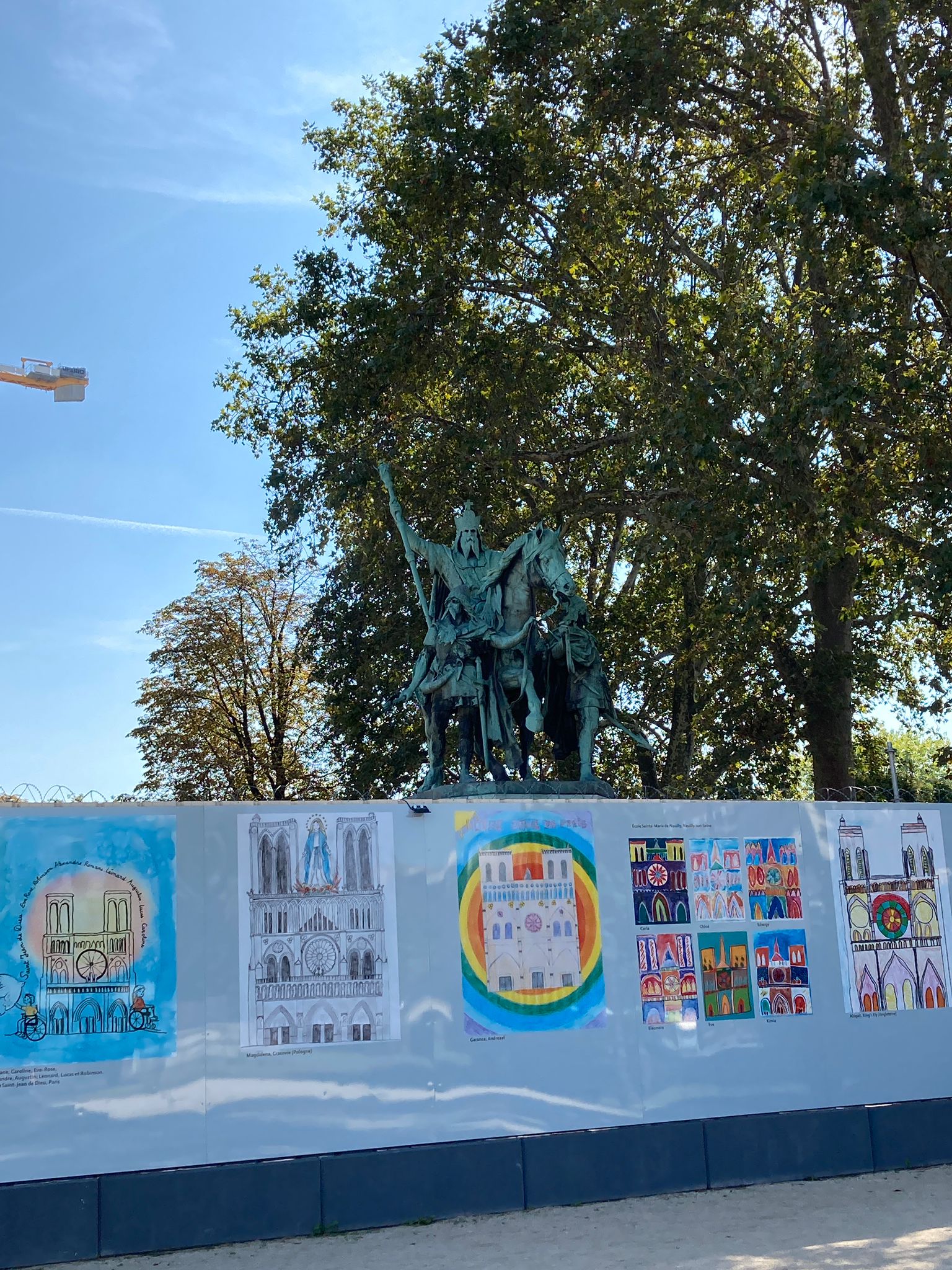 Notre Dame Outdoor Walking Tour With Crypt Entry – Paris