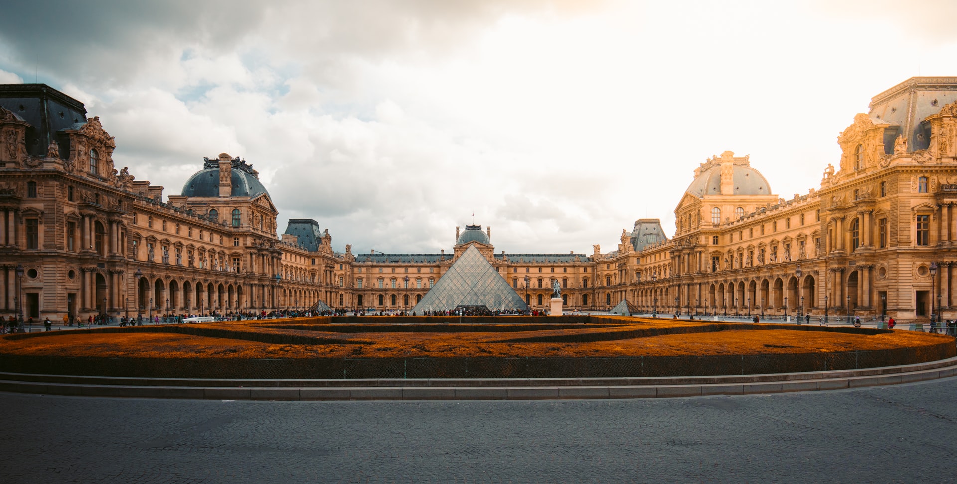 13 Surprising Facts About the Louvre (And What to See There ...