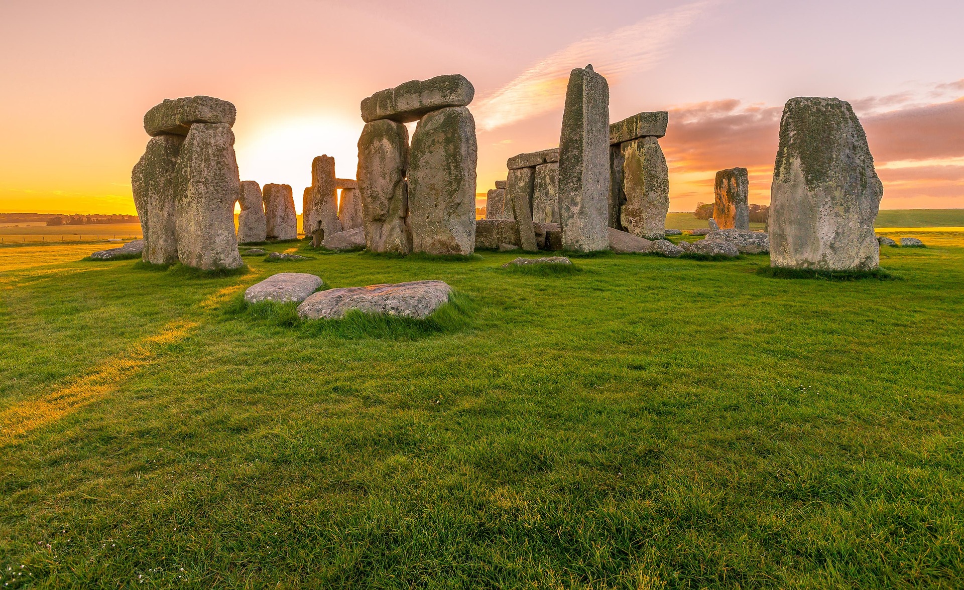 How To Visit Stonehenge and What To See When You Go